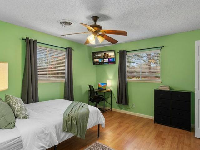 Join a residence catered to focused, working pro