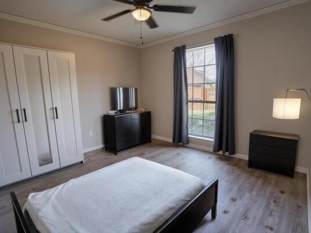 Join a residence catered to focused, working professionals. Secure a quality living space that offers more than just the basics! All Inclusive Utilities • High Speed WiFi • Kitchen with Brand New Appliances Top Rated Arlington Host