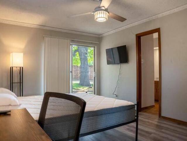 Join a residence catered to focused, working professionals. Secure a quality living space that offers more than just the basics! All Inclusive Utilities • High Speed WiFi • Kitchen with Brand New Appliances Top Rated Arlington Host