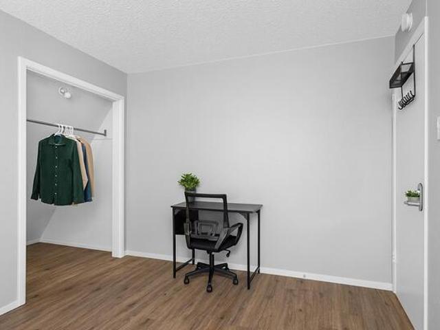 Join a residence catered to focused, working professionals. Secure a quality living space that offers more than just the basics! All Inclusive Utilities • High Speed WiFi • Kitchen with Brand New Appliances Top Rated Irving Host