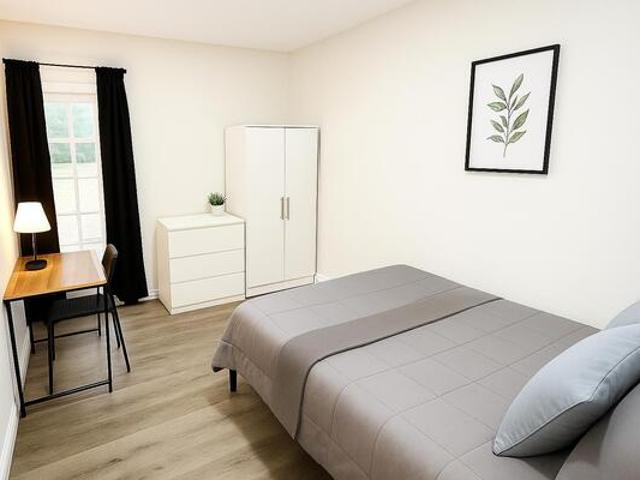 Join a residence catered to focused, working professionals. Secure a quality living space that offers more than just the basics! All Inclusive Utilities • High Speed WiFi • Kitchen with Brand New Appliances Top Rated Seffner Host