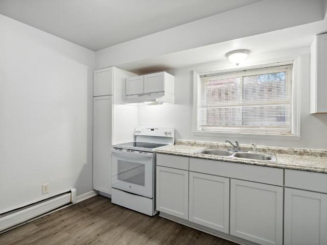 Jolly Flatz 2 Bedroom Apartment for Rent at 645 E Jolly Rd, Lansing, MI 48910 Old Everett