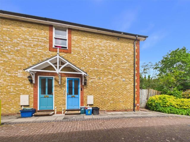Jordans Mews, Twickenham 2 bed apartment to rent £2,200 pcm £508 pw