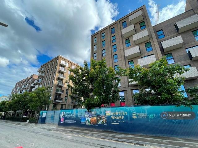 Joseph Huntley Walk, Reading, RG1 2 bed flat to rent £1,800 pcm £415 pw