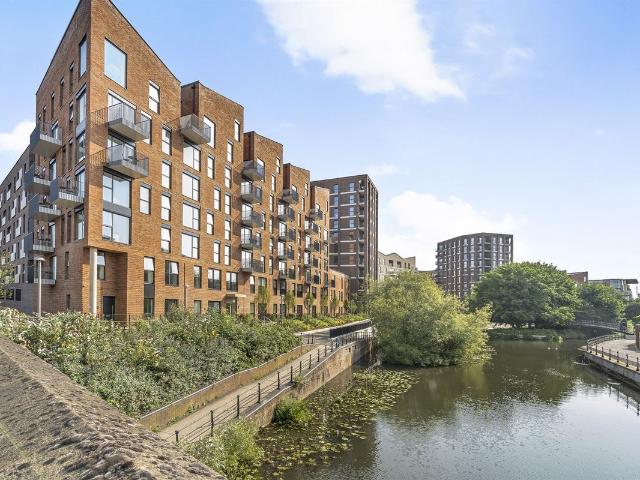 Joseph Huntley Walk, Reading RG1, 2 bed flat to rent, £2,090 pcm | PrimeLocation