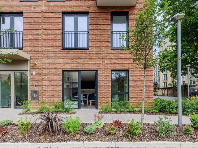Joseph Huntley Walk, Reading RG1, 2 bed flat to rent, £2,150 pcm | PrimeLocation