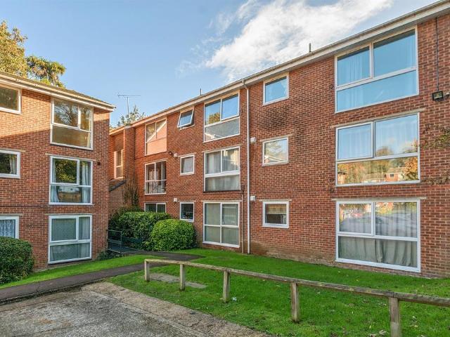 Josephine Court, Southcote Road. 1 bed apartment to rent £1,000 pcm £231 pw