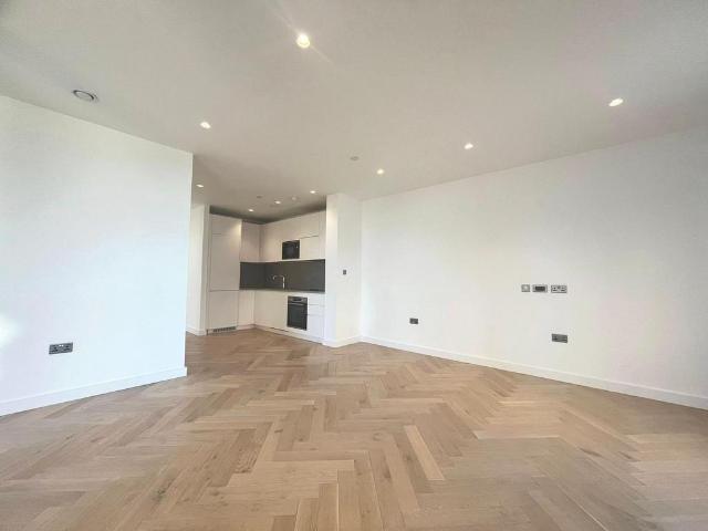 Josephine House, Oberman Road, Dollis. 3 bed apartment to rent £3,207 pcm £740 pw