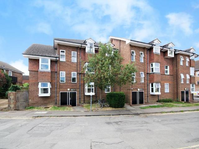 Josephs Road, Guildford, GU1. 1 bed flat to rent £1,450 pcm £335 pw