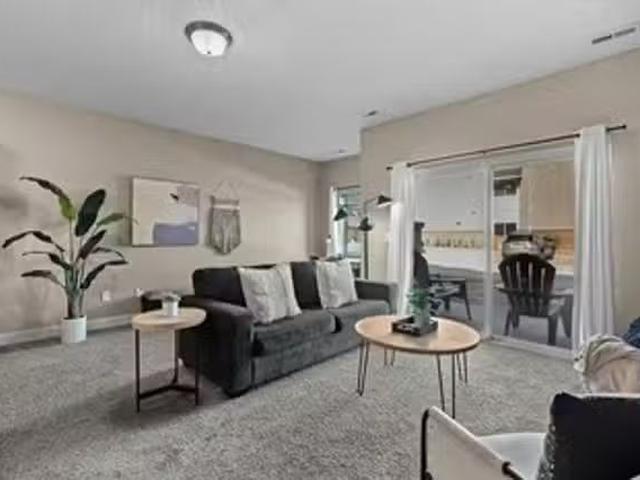 Josiah Burton, 8350 Cascade Ave, West Des Moines 1 Bedroom.
