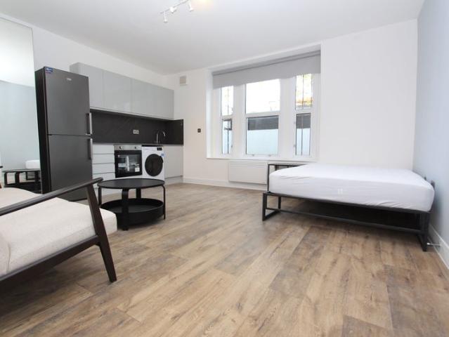 Jr 1 Studio Flat Lower Ground with Comm Garden