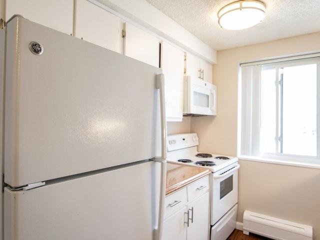 JT 1 Bedroom Apartment for Rent at Joliet Towers Apartments, Aurora, CO 80012 Aurora Hills