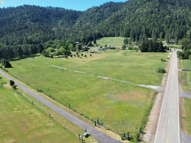 Junction Rd, Glendale, OR 97442