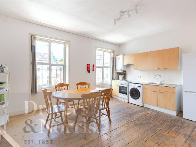 Junction Road, Archway, London N19, 3 bed flat to rent, £3,850 pcm | PrimeLocation
