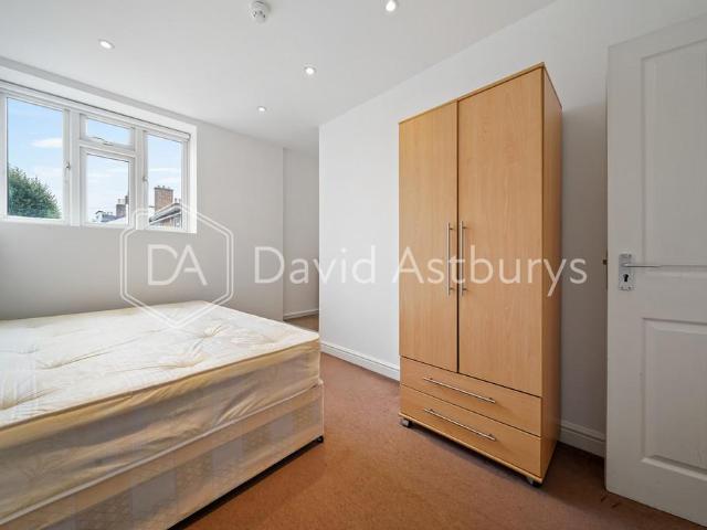 Junction Road, Archway, London 3 bed apartment to rent £2,700 pcm £623 pw