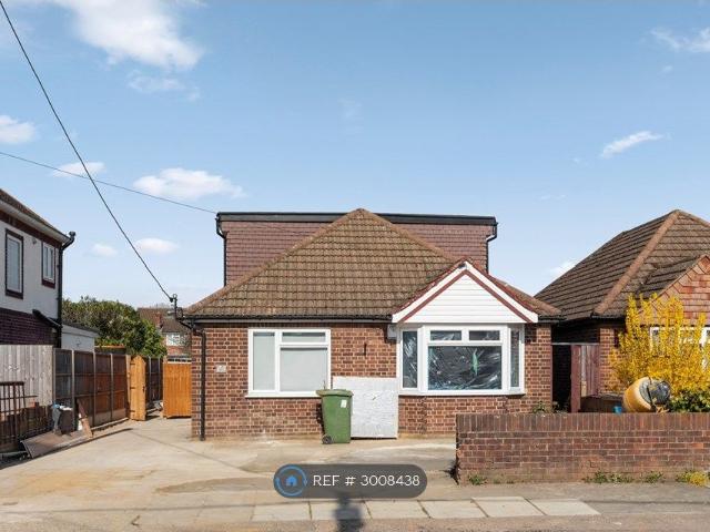 Junction Road, Ashford TW15, Studio to rent, £745 pcm | PrimeLocation
