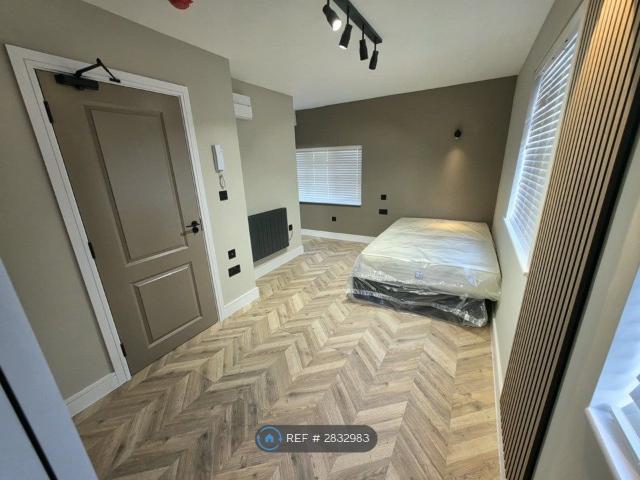 Junction Road, Ashford TW15, Studio to rent, £950 pcm | PrimeLocation