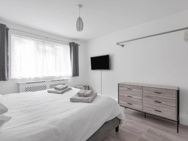 Junction Road, London N19, 3 bed flat to rent, £3,099 pcm | PrimeLocation