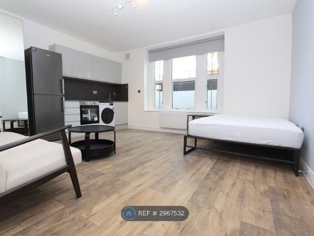 Junction Road, London N19, Studio to rent, £1,720 pcm | PrimeLocation