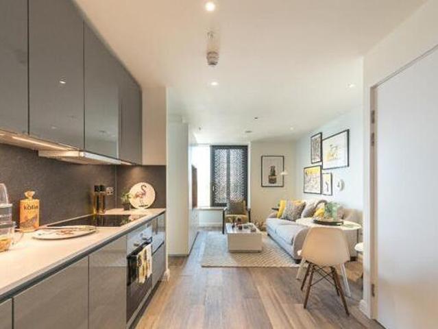 Junction Road, London, Studio Flat For