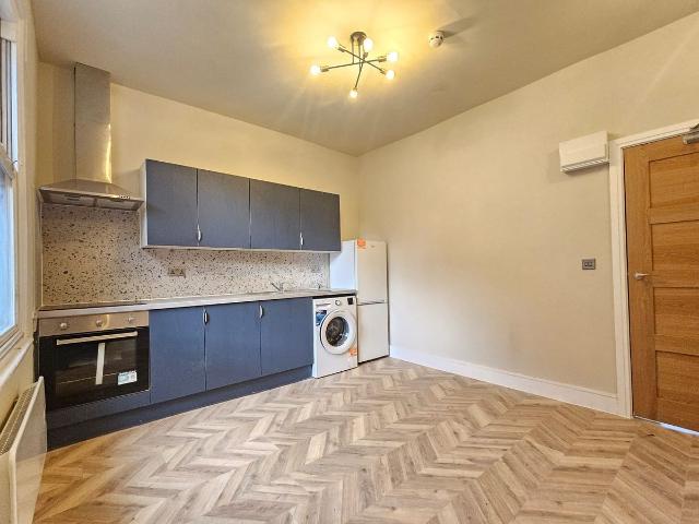 Junction Road, Tufnell Park/Archway N19, 2 bed flat to rent, £2,100 pcm | PrimeLocation