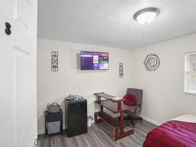 June 2025 Renovated Stylish Brick House in Convenient Neighborhood | Top Rated Host | All Utilities + Fast Wi Fi | On Site Laundry | Secure, Private, Fully Furnished Be the 1st to Move In!