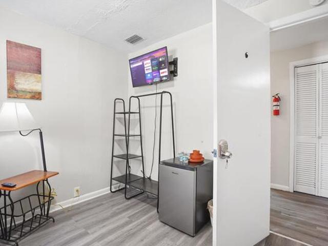 June 2025 Renovated Stylish Brick House in Convenient Neighborhood | Top Rated Host | All Utilities + Fast Wi Fi | On Site Laundry | Secure, Private, Fully Furnished Be the 1st to Move In!