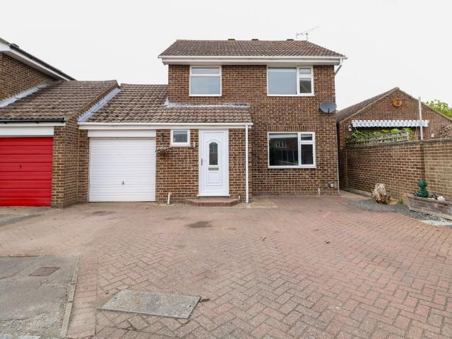 Juniper Close, Ashford TN23, 3 bed link detached house to rent, £1,600 pcm | PrimeLocation