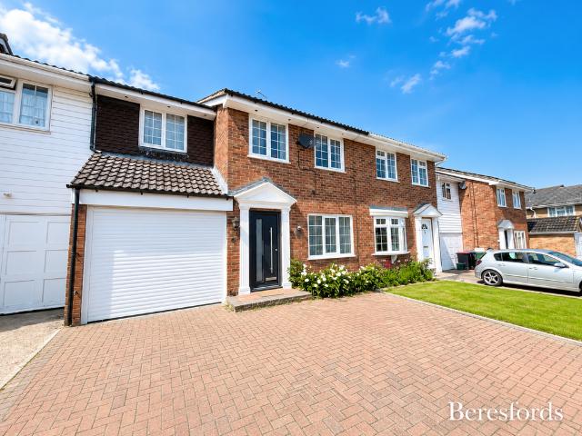 Juniper Crescent, CM8 3 bed terraced house to rent £1,950 pcm £450 pw