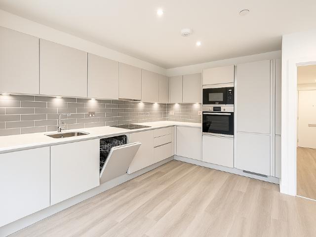 Juniper Crescent, London, SE10 1 bed apartment to rent £1,850 pcm £427 pw