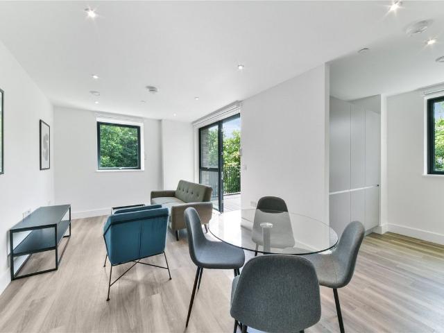 Juniper Crescent, London SE10, 2 bed flat to rent, £2,300 pcm | PrimeLocation