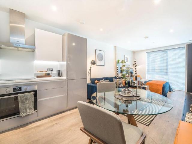 Juniper Drive, London SW18 Studio to rent £1,950 pcm £450 pw