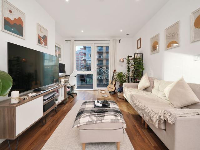 Juniper Drive, London SW18, 1 bed flat to rent, £2,400 pcm | PrimeLocation