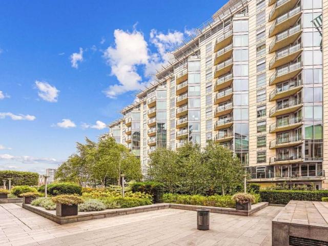 Juniper Drive, London SW18, 3 bed flat to rent, £4,500 pcm | PrimeLocation
