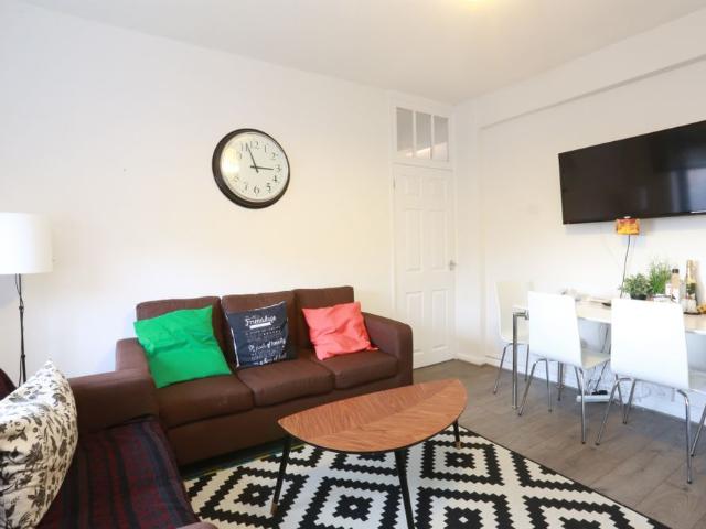 Juniper House – Room 4