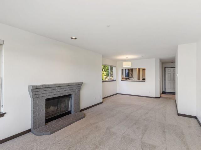 Juniper Ridge 2 Bedroom Apartment for Rent at 12118 Se 31st St, Bellevue, WA 98005 Woodbridge