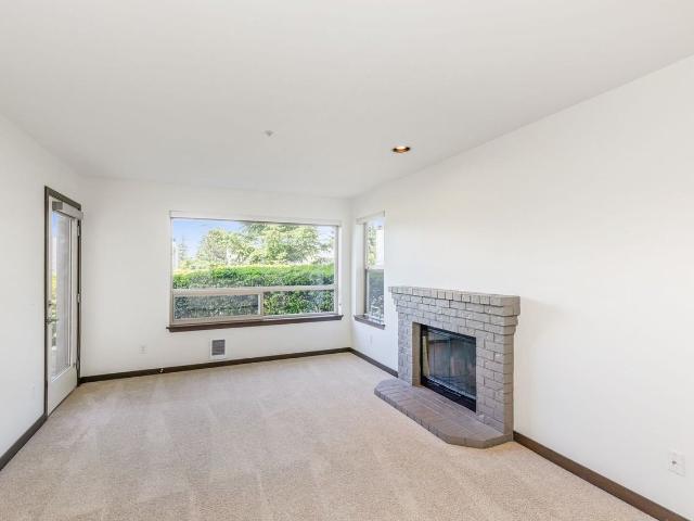 Juniper Ridge 3 Bedroom Apartment for Rent at 12118 Se 31st St, Bellevue, WA 98005 Woodbridge