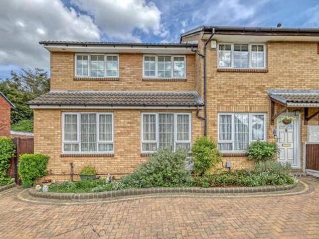 Juniper Way, Romford, 4 Bedroom End