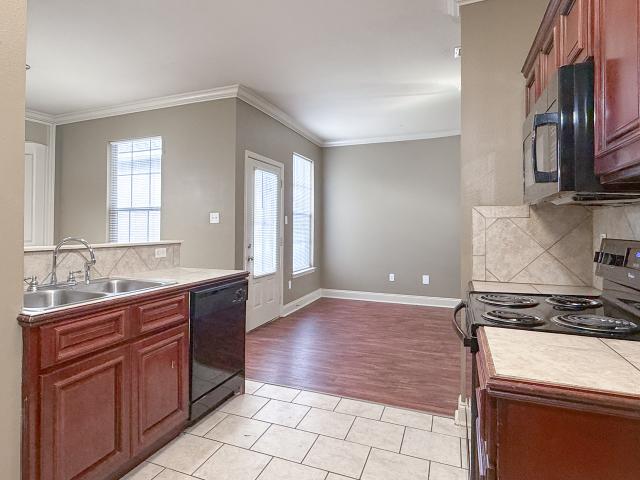 Juban Courts Condos 3 Bedroom Apartment for Rent at 8447 Florida Blvd, Denham Springs, LA 70726