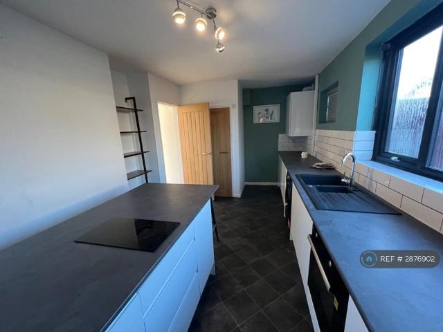 Jubilee Avenue, Orrell, Wigan, WN5 3 bed semi detached house to rent £1,010 pcm £233 pw