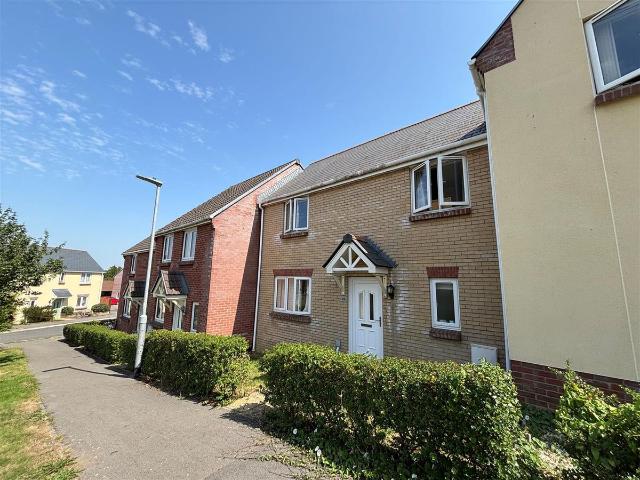 Jubilee Close, Crewkerne. TA18, 3 bed terraced house to rent, £1,200 pcm | PrimeLocation
