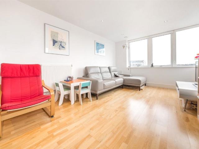 Jubilee Court, Greenwich SE10, 2 bed flat to rent, £2,600 pcm | PrimeLocation
