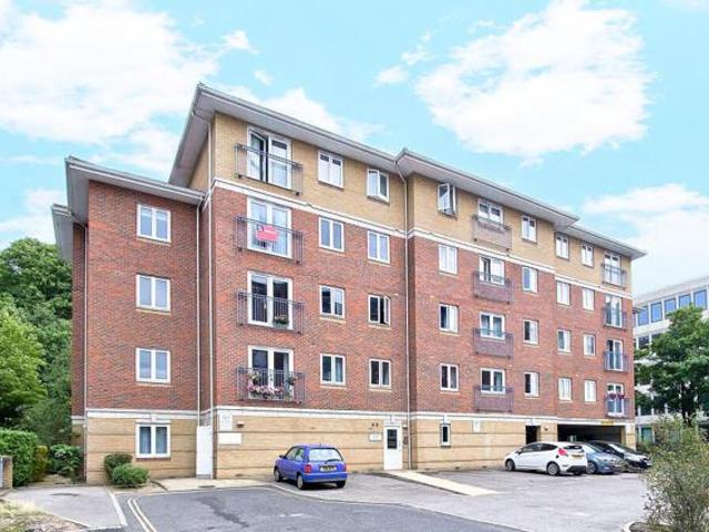 Jubilee Hall Road, Farnborough, 2 Bedroom Flat
