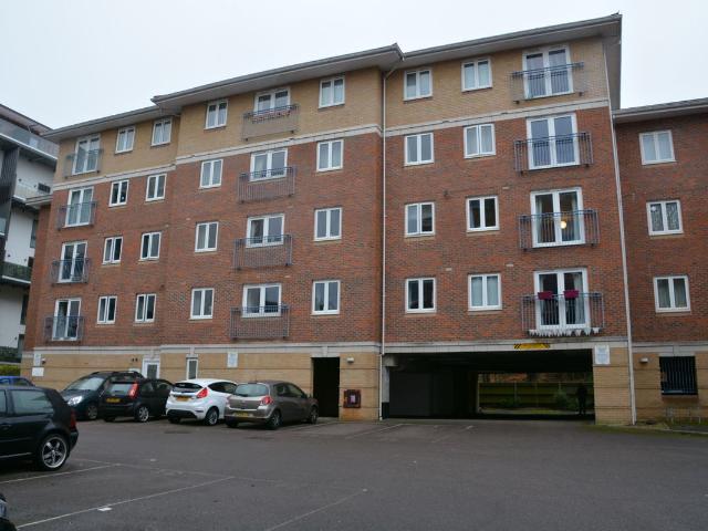 Jubilee Hall Road, Farnborough GU14, 1 bed flat to rent, £1,150 pcm | PrimeLocation