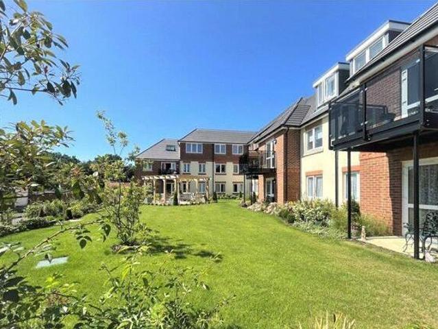 Jubilee Lodge, Crookham Road, 2 Bedroom Apartment