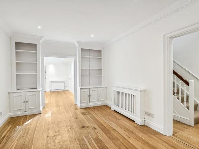 Jubilee Place, London 4 bed terraced house to rent £12,000 pcm £2,769 pw