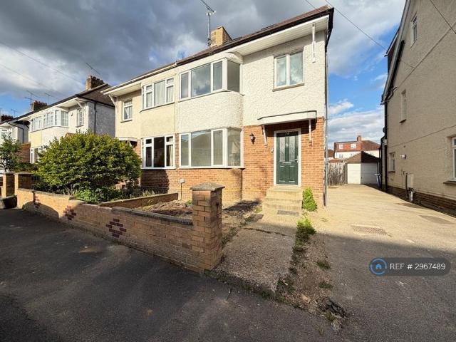 Jubilee Road, Aldershot, GU11 5 bed semi detached house to rent £2,350 pcm £542 pw