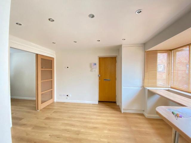 Jubilee Road HP11, 1 bed flat to rent, £1,100 pcm | PrimeLocation