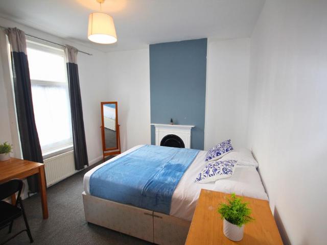 Jubilee Road, Southsea PO4 4 bed terraced house to rent £2,072 pcm £478 pw