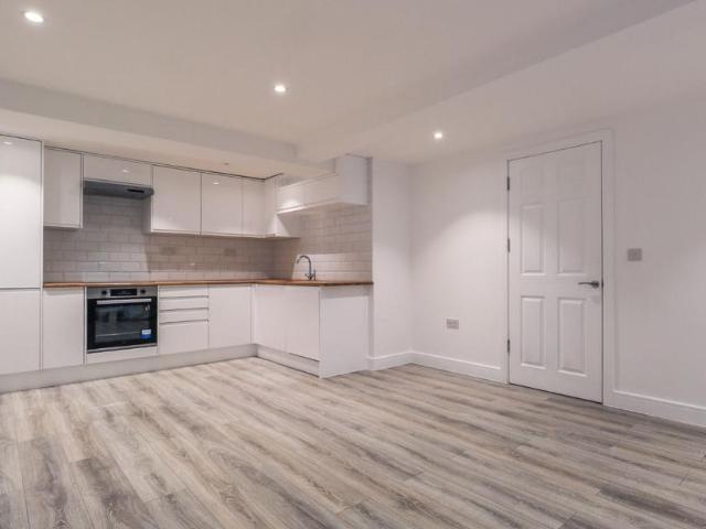 Jubilee Street, Whitechapel, E1 4 bed apartment to rent £3,800 pcm £877 pw